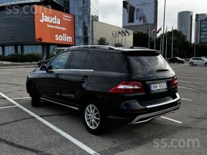 Black Mercedes-Benz ML 250 2015 in Riga, with an engine capacity of 2.20 L and mileage of 250 thousand km for 15250 €, photo 3 on AUTOMOTO.COM.LV