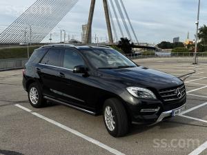 Black Mercedes-Benz ML 250 2015 in Riga, with an engine capacity of 2.20 L and mileage of 250 thousand km for 15250 €, photo 5 on AUTOMOTO.COM.LV