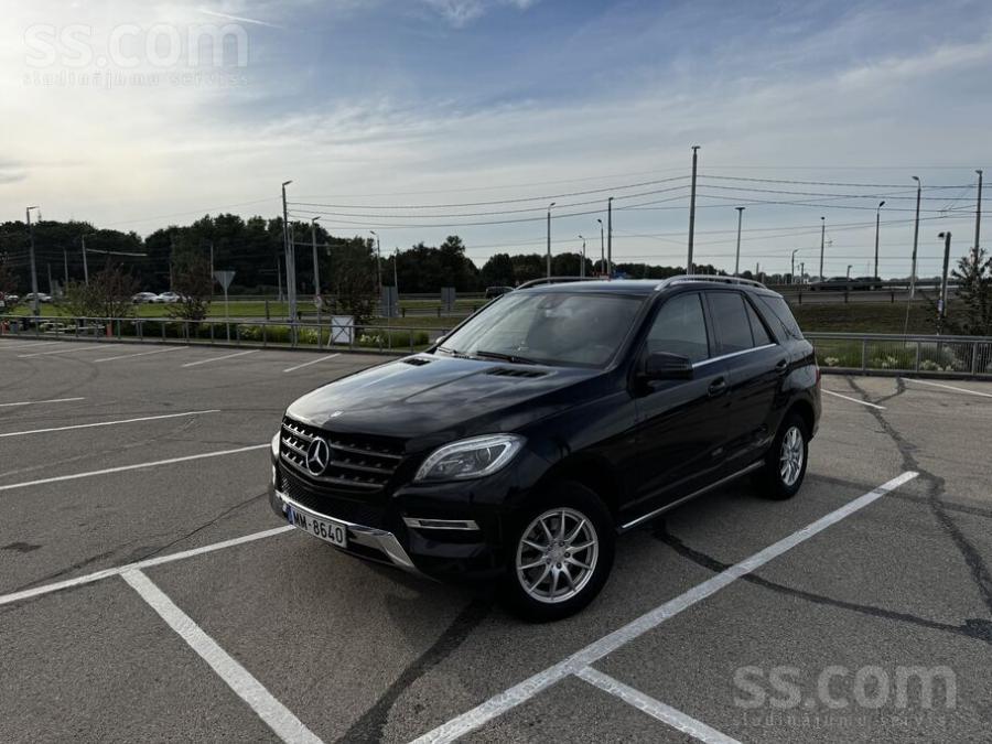 Black Mercedes-Benz ML 250 2015 in Riga, with an engine capacity of 2.20 L and mileage of 250 thousand km for 15250 €, photo 6 on AUTOMOTO.COM.LV