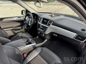Black Mercedes-Benz ML 250 2015 in Riga, with an engine capacity of 2.20 L and mileage of 250 thousand km for 15250 €, photo 7 on AUTOMOTO.COM.LV