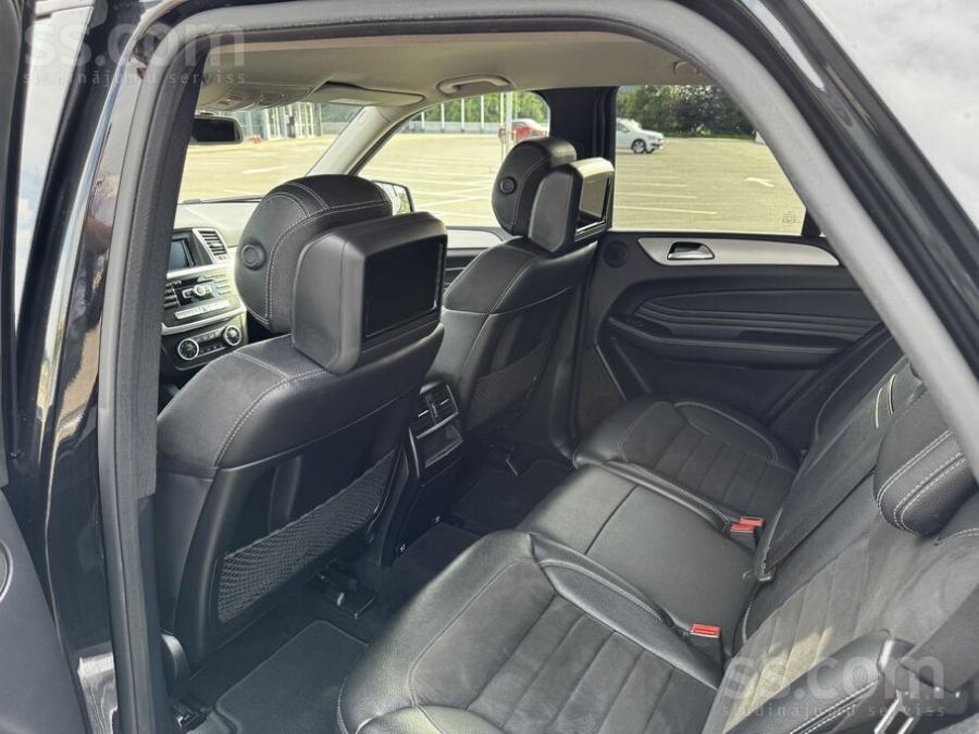 Black Mercedes-Benz ML 250 2015 in Riga, with an engine capacity of 2.20 L and mileage of 250 thousand km for 15250 €, photo 11 on AUTOMOTO.COM.LV