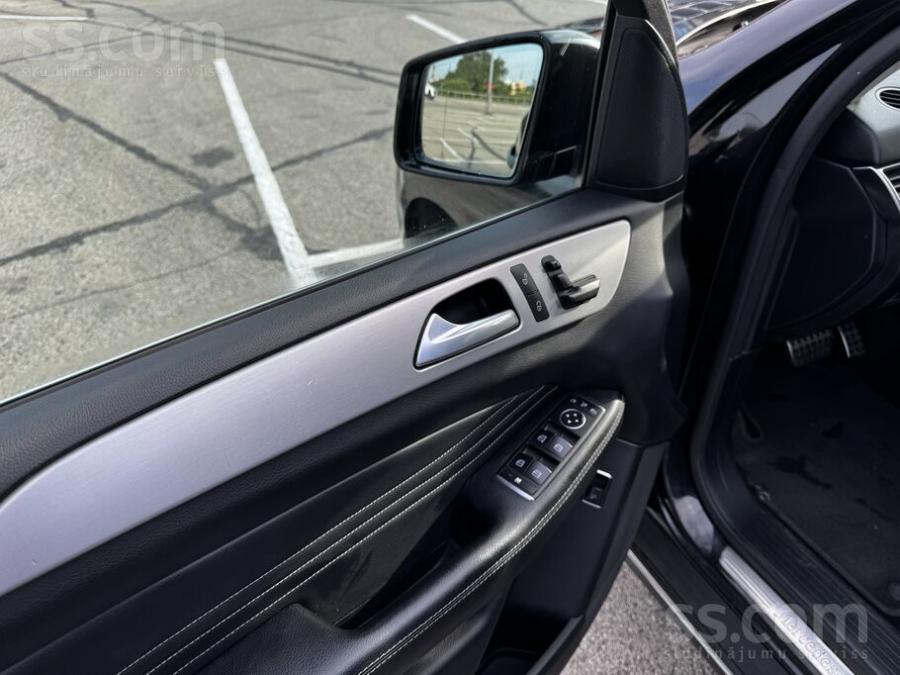 Black Mercedes-Benz ML 250 2015 in Riga, with an engine capacity of 2.20 L and mileage of 250 thousand km for 15250 €, photo 13 on AUTOMOTO.COM.LV