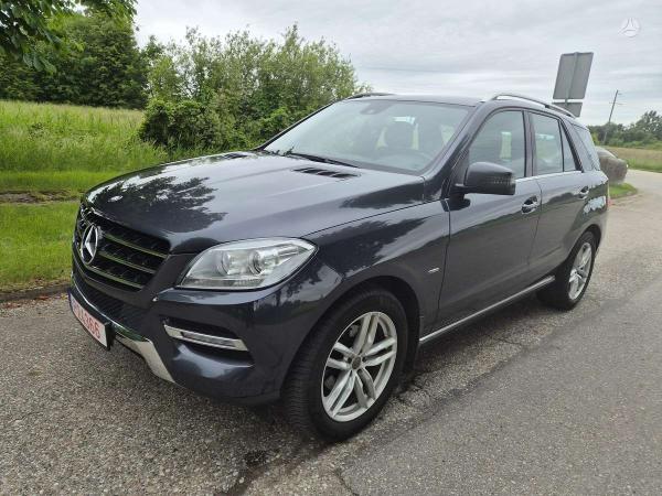 Blue Mercedes-Benz ML 250 2012 in Kaunas, with an engine capacity of 2.14 L and mileage of 263 thousand km for 9900 €, photo 1 on AUTOMOTO.COM.LV