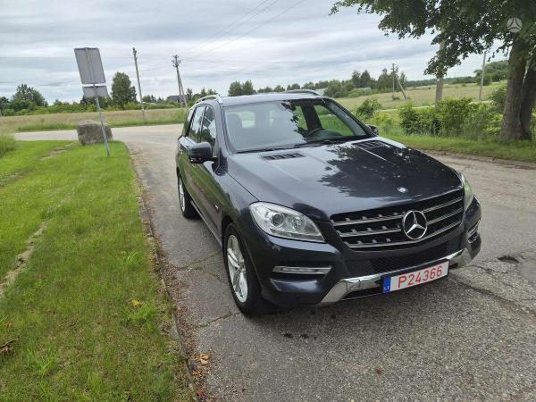 Blue Mercedes-Benz ML 250 2012 in Kaunas, with an engine capacity of 2.14 L and mileage of 263 thousand km for 9900 €, photo 2 on AUTOMOTO.COM.LV