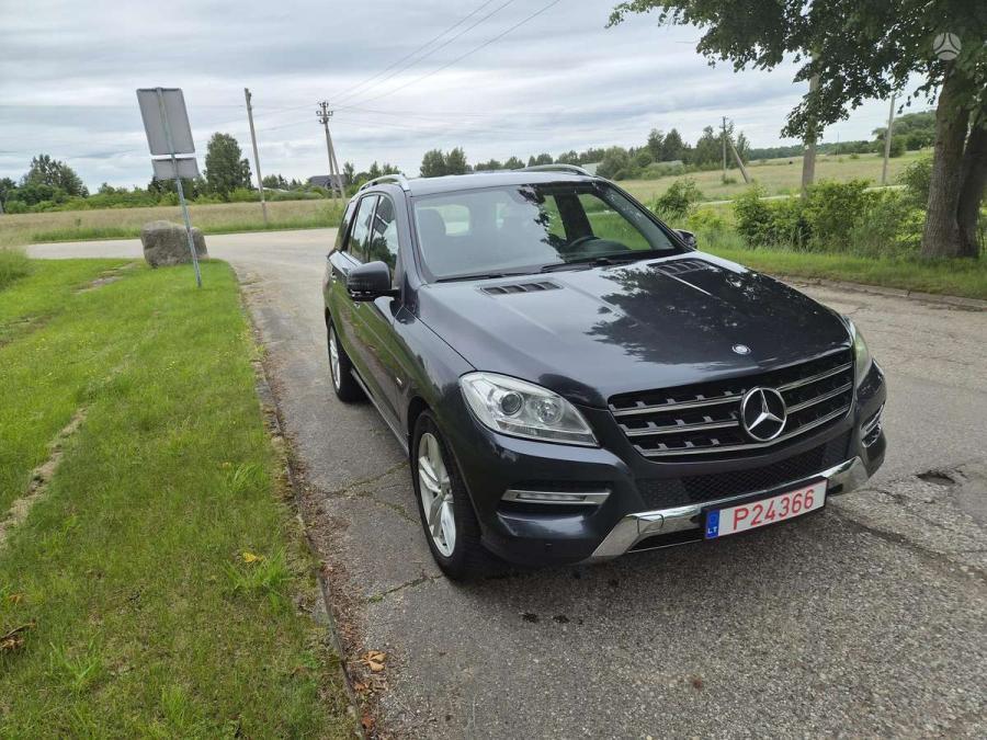 Blue Mercedes-Benz ML 250 2012 in Kaunas, with an engine capacity of 2.14 L and mileage of 263 thousand km for 9900 €, photo 3 on AUTOMOTO.COM.LV