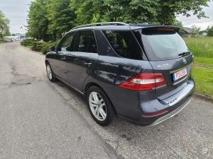 Blue Mercedes-Benz ML 250 2012 in Kaunas, with an engine capacity of 2.14 L and mileage of 263 thousand km for 9900 €, photo 4 on AUTOMOTO.COM.LV