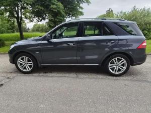 Blue Mercedes-Benz ML 250 2012 in Kaunas, with an engine capacity of 2.14 L and mileage of 263 thousand km for 9900 €, photo 5 on AUTOMOTO.COM.LV