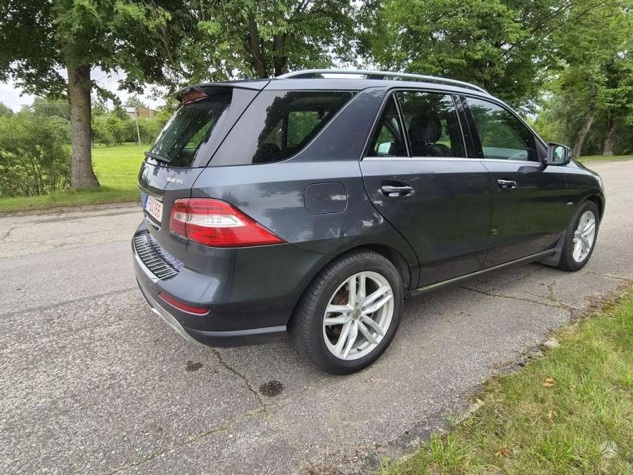 Blue Mercedes-Benz ML 250 2012 in Kaunas, with an engine capacity of 2.14 L and mileage of 263 thousand km for 9900 €, photo 8 on AUTOMOTO.COM.LV