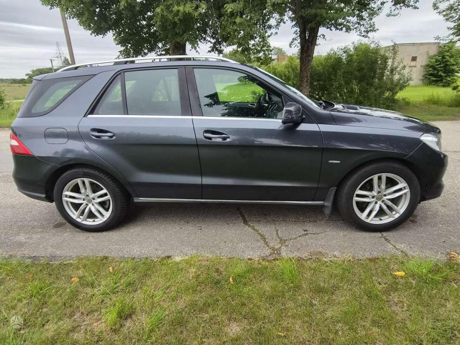 Blue Mercedes-Benz ML 250 2012 in Kaunas, with an engine capacity of 2.14 L and mileage of 263 thousand km for 9900 €, photo 9 on AUTOMOTO.COM.LV