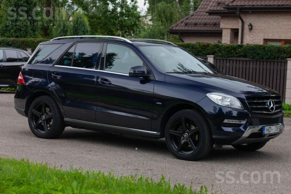 Zils Mercedes-Benz ML 250 2012 Rīga, ar dzinēja tilpumu 2.20 L un nobraukumu 299 tūkst. km par 10500 €, foto 3 vietnē AUTOMOTO.COM.LV