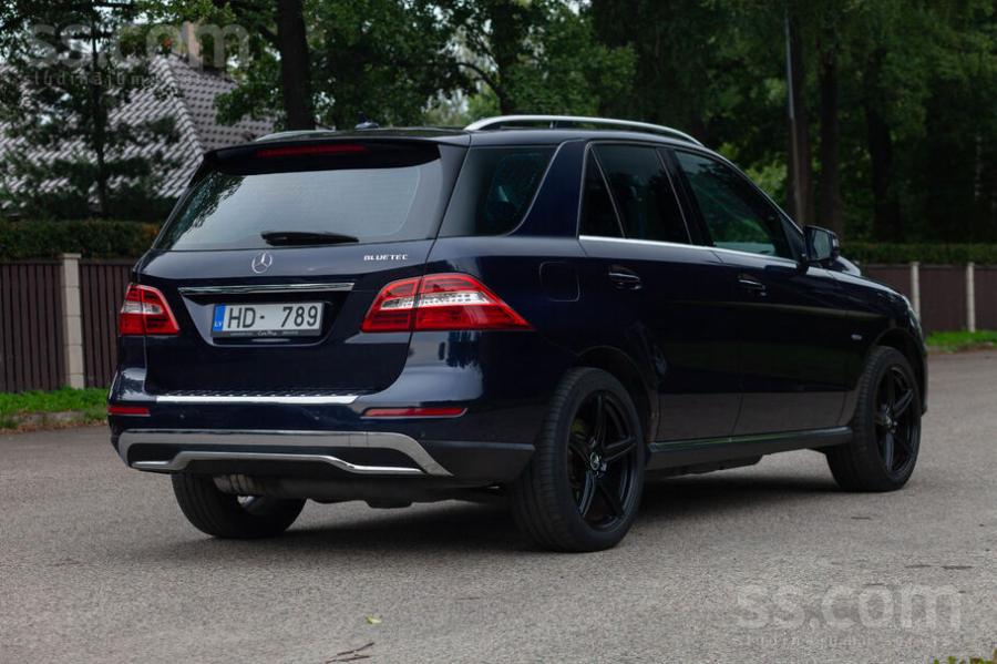 Zils Mercedes-Benz ML 250 2012 Rīga, ar dzinēja tilpumu 2.20 L un nobraukumu 299 tūkst. km par 10500 €, foto 4 vietnē AUTOMOTO.COM.LV