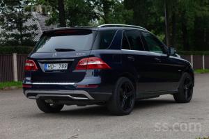 Zils Mercedes-Benz ML 250 2012 Rīga, ar dzinēja tilpumu 2.20 L un nobraukumu 299 tūkst. km par 9900 €, foto 4 vietnē AUTOMOTO.COM.LV