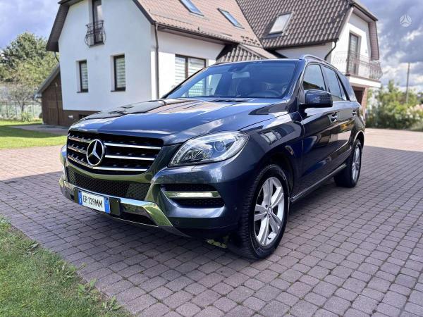 Blue Mercedes-Benz ML 250 2013 in Gargzdai, with an engine capacity of 2.14 L and mileage of 329 thousand km for 12499 €, photo 1 on AUTOMOTO.COM.LV