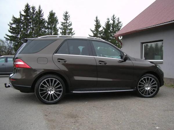 Brūns Mercedes-Benz ML 250 2013 Sigulda, ar dzinēja tilpumu 2.20 L un nobraukumu 281 tūkst. km par 16350 €, foto 3 vietnē AUTOMOTO.COM.LV