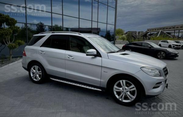 Mercedes-Benz ML 250 2012 in Vilnius, with an engine capacity of 2.10 L and mileage of 251 thousand km for 13999 €, photo 4 on AUTOMOTO.COM.LV