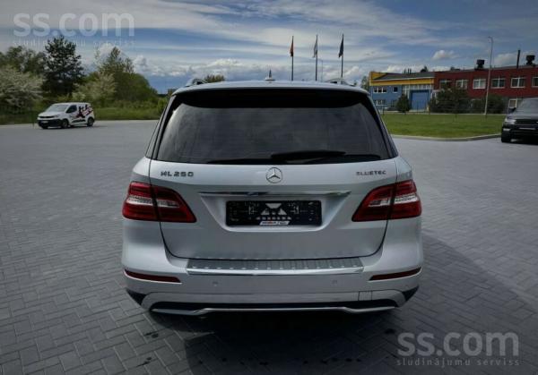 Mercedes-Benz ML 250 2012 in Vilnius, with an engine capacity of 2.10 L and mileage of 251 thousand km for 13999 €, photo 6 on AUTOMOTO.COM.LV
