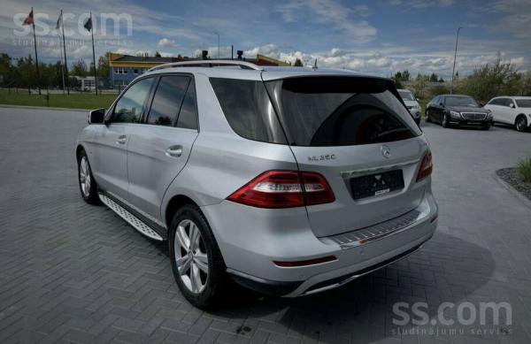 Mercedes-Benz ML 250 2012 in Vilnius, with an engine capacity of 2.10 L and mileage of 251 thousand km for 13999 €, photo 7 on AUTOMOTO.COM.LV