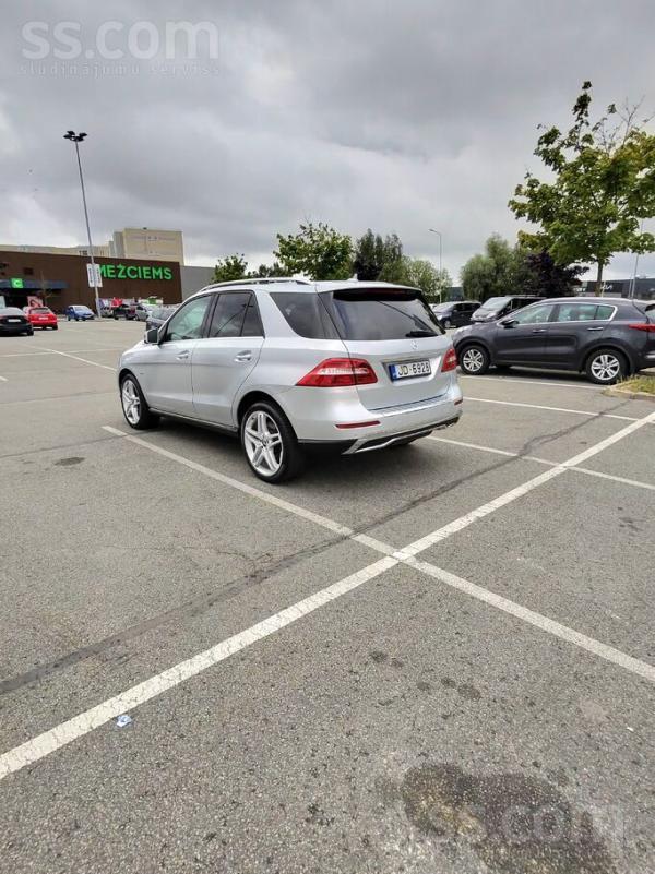Mercedes-Benz ML 250 2013 Rīga, ar dzinēja tilpumu 2.20 L un nobraukumu 198 tūkst. km par 18000 €, foto 3 vietnē AUTOMOTO.COM.LV