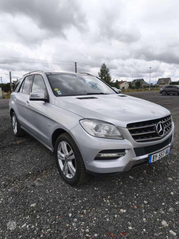 Pelēks Mercedes-Benz ML 250 2011 Tauragė, ar dzinēja tilpumu 2.14 L un nobraukumu 317 tūkst. km par 10500 €, foto 1 vietnē AUTOMOTO.COM.LV