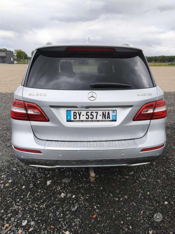 Pelēks Mercedes-Benz ML 250 2011 Tauragė, ar dzinēja tilpumu 2.14 L un nobraukumu 317 tūkst. km par 10500 €, foto 4 vietnē AUTOMOTO.COM.LV