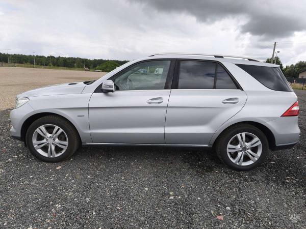 Pelēks Mercedes-Benz ML 250 2011 Tauragė, ar dzinēja tilpumu 2.14 L un nobraukumu 317 tūkst. km par 10500 €, foto 6 vietnē AUTOMOTO.COM.LV