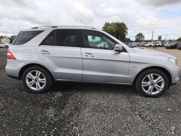 Pelēks Mercedes-Benz ML 250 2011 Tauragė, ar dzinēja tilpumu 2.14 L un nobraukumu 317 tūkst. km par 10500 €, foto 7 vietnē AUTOMOTO.COM.LV