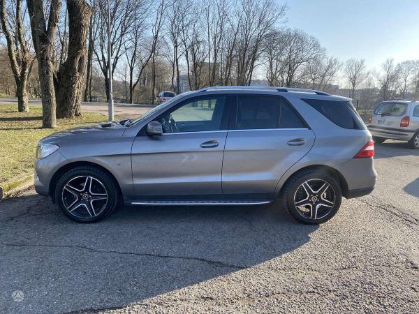 Grey Mercedes-Benz ML 250 2012 in Klaipeda, with an engine capacity of 2.10 L and mileage of 283 thousand km for 13300 €, photo 1 on AUTOMOTO.COM.LV