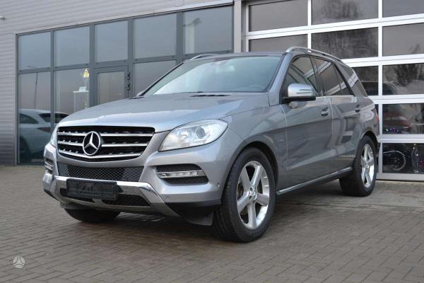 Pelēks Mercedes-Benz ML 250 2012 Viļņa, ar dzinēja tilpumu 2.14 L un nobraukumu 287 tūkst. km par 13000 €, foto 2 vietnē AUTOMOTO.COM.LV