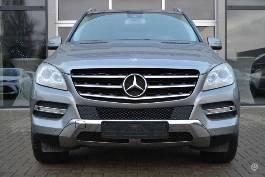 Pelēks Mercedes-Benz ML 250 2012 Viļņa, ar dzinēja tilpumu 2.14 L un nobraukumu 287 tūkst. km par 13000 €, foto 3 vietnē AUTOMOTO.COM.LV
