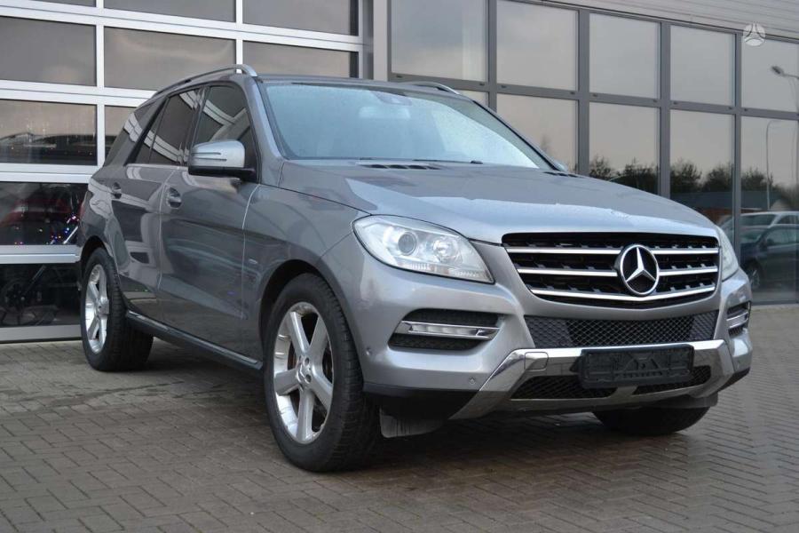 Pelēks Mercedes-Benz ML 250 2012 Viļņa, ar dzinēja tilpumu 2.14 L un nobraukumu 287 tūkst. km par 13000 €, foto 4 vietnē AUTOMOTO.COM.LV