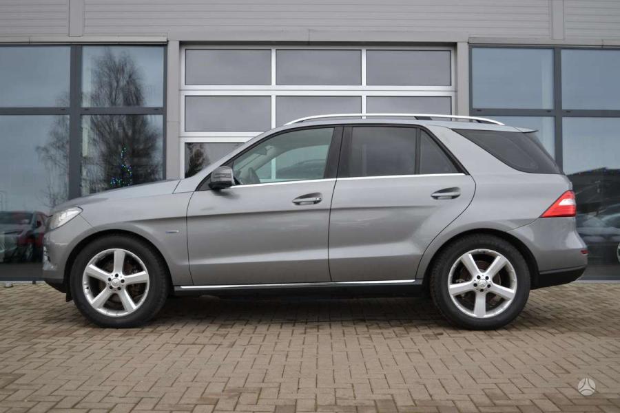 Pelēks Mercedes-Benz ML 250 2012 Viļņa, ar dzinēja tilpumu 2.14 L un nobraukumu 287 tūkst. km par 13000 €, foto 6 vietnē AUTOMOTO.COM.LV