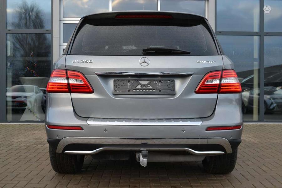 Pelēks Mercedes-Benz ML 250 2012 Viļņa, ar dzinēja tilpumu 2.14 L un nobraukumu 287 tūkst. km par 13000 €, foto 8 vietnē AUTOMOTO.COM.LV