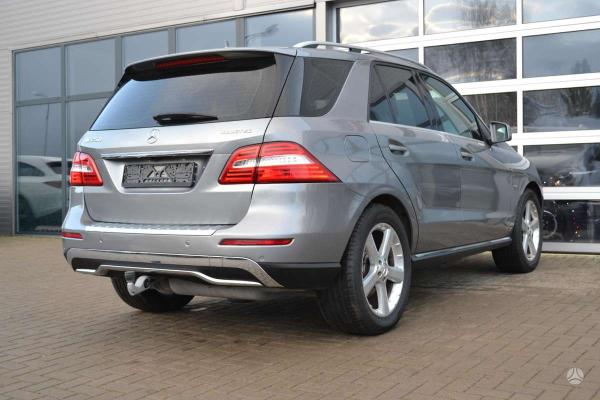 Pelēks Mercedes-Benz ML 250 2012 Viļņa, ar dzinēja tilpumu 2.14 L un nobraukumu 287 tūkst. km par 13000 €, foto 9 vietnē AUTOMOTO.COM.LV