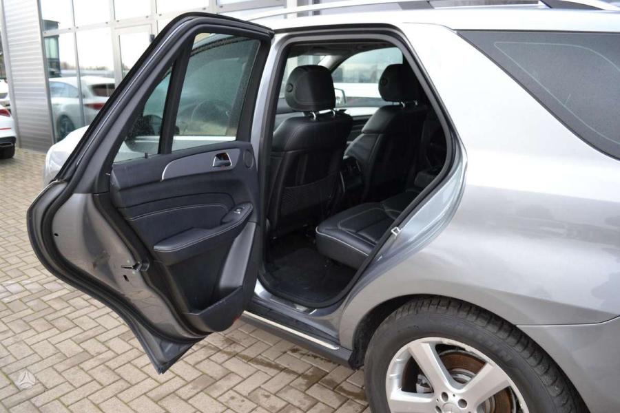 Pelēks Mercedes-Benz ML 250 2012 Viļņa, ar dzinēja tilpumu 2.14 L un nobraukumu 287 tūkst. km par 13000 €, foto 21 vietnē AUTOMOTO.COM.LV