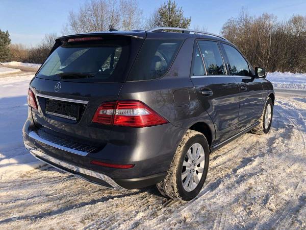Pelēks Mercedes-Benz ML 250 2012 Utena, ar dzinēja tilpumu 2.10 L un nobraukumu 245 tūkst. km par 12300 €, foto 6 vietnē AUTOMOTO.COM.LV