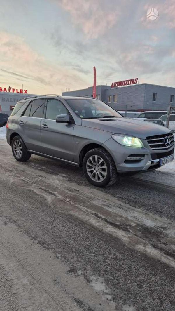 Pelēks Mercedes-Benz ML 250 2012 Panevēža, ar dzinēja tilpumu 2.20 L un nobraukumu 187 tūkst. km par 11900 €, foto 2 vietnē AUTOMOTO.COM.LV