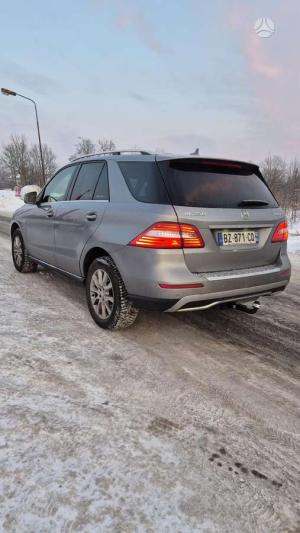 Grey Mercedes-Benz ML 250 2012 in Panevezys, with an engine capacity of 2.20 L and mileage of 187 thousand km for 11900 €, photo 4 on AUTOMOTO.COM.LV