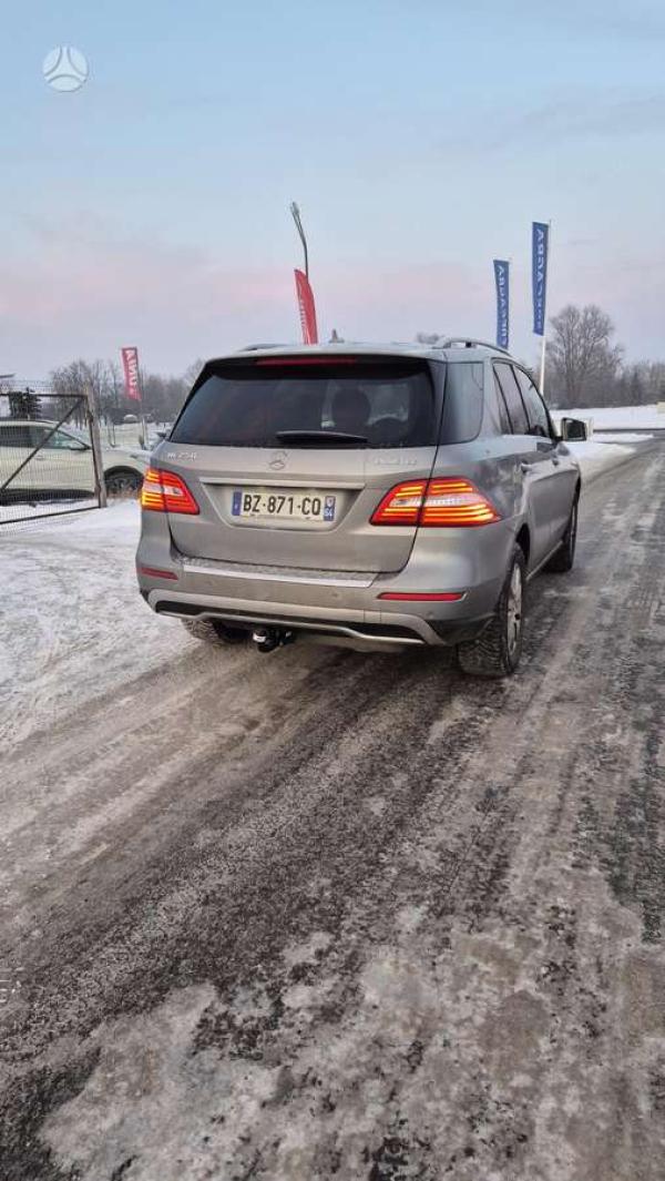 Pelēks Mercedes-Benz ML 250 2012 Panevēža, ar dzinēja tilpumu 2.20 L un nobraukumu 187 tūkst. km par 11900 €, foto 5 vietnē AUTOMOTO.COM.LV