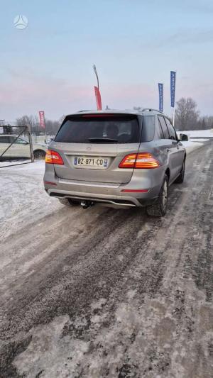 Grey Mercedes-Benz ML 250 2012 in Panevezys, with an engine capacity of 2.20 L and mileage of 187 thousand km for 11900 €, photo 5 on AUTOMOTO.COM.LV