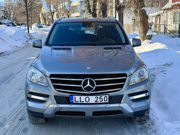 Grey Mercedes-Benz ML 250 2012 in Kaunas, with an engine capacity of 2.14 L and mileage of 280 thousand km for 11800 €, photo 4 on AUTOMOTO.COM.LV