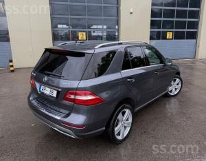 Grey Mercedes-Benz ML 250 2012 in Riga, with an engine capacity of 2.20 L and mileage of 323 thousand km for 11500 €, photo 5 on AUTOMOTO.COM.LV