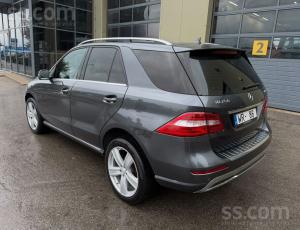 Grey Mercedes-Benz ML 250 2012 in Riga, with an engine capacity of 2.20 L and mileage of 323 thousand km for 11500 €, photo 6 on AUTOMOTO.COM.LV