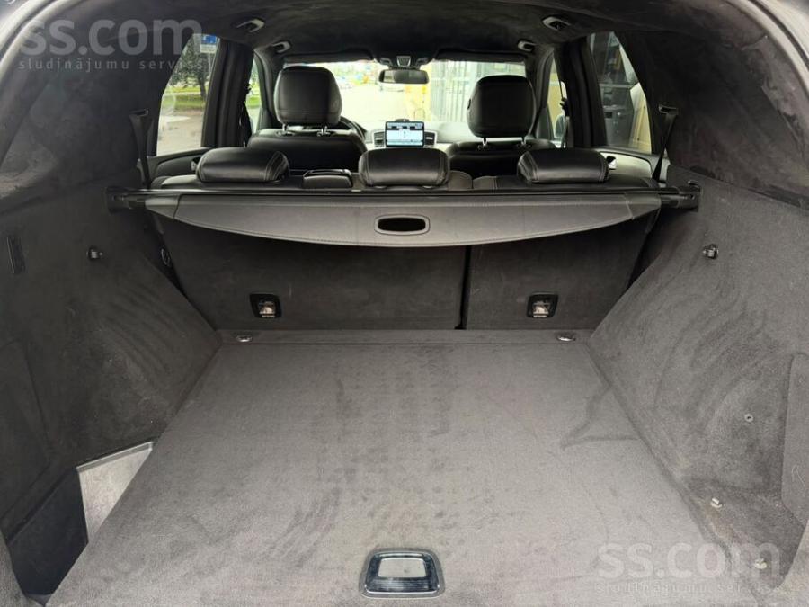 Grey Mercedes-Benz ML 250 2012 in Riga, with an engine capacity of 2.20 L and mileage of 323 thousand km for 11500 €, photo 14 on AUTOMOTO.COM.LV