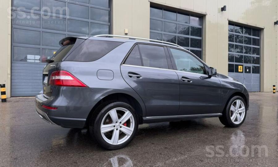 Grey Mercedes-Benz ML 250 2012 in Riga, with an engine capacity of 2.20 L and mileage of 323 thousand km for 11500 €, photo 18 on AUTOMOTO.COM.LV