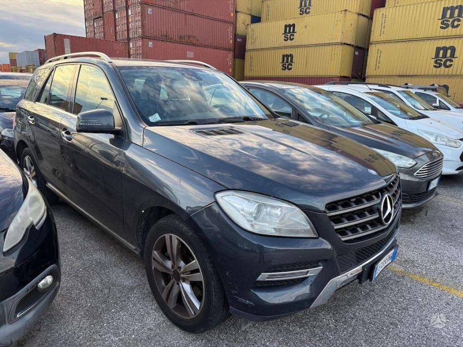 Pelēks Mercedes-Benz ML 250 2013 Šauļi, ar dzinēja tilpumu 2.14 L un nobraukumu 290 tūkst. km par 7900 €, foto 1 vietnē AUTOMOTO.COM.LV