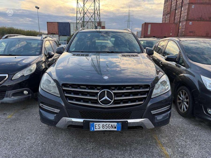 Pelēks Mercedes-Benz ML 250 2013 Šauļi, ar dzinēja tilpumu 2.14 L un nobraukumu 290 tūkst. km par 7900 €, foto 2 vietnē AUTOMOTO.COM.LV