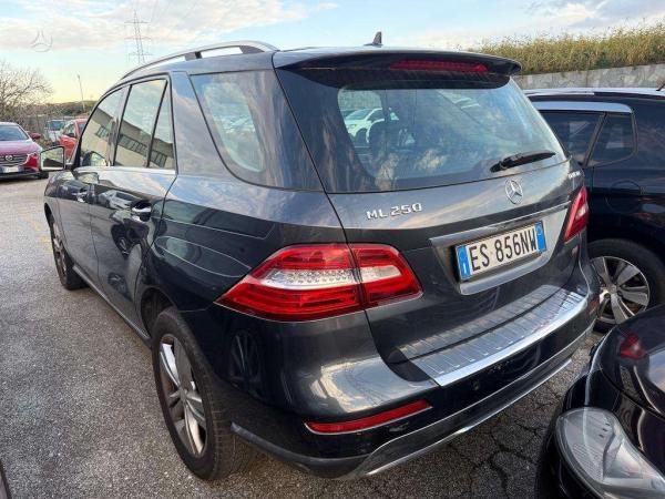Pelēks Mercedes-Benz ML 250 2013 Šauļi, ar dzinēja tilpumu 2.14 L un nobraukumu 290 tūkst. km par 7900 €, foto 4 vietnē AUTOMOTO.COM.LV