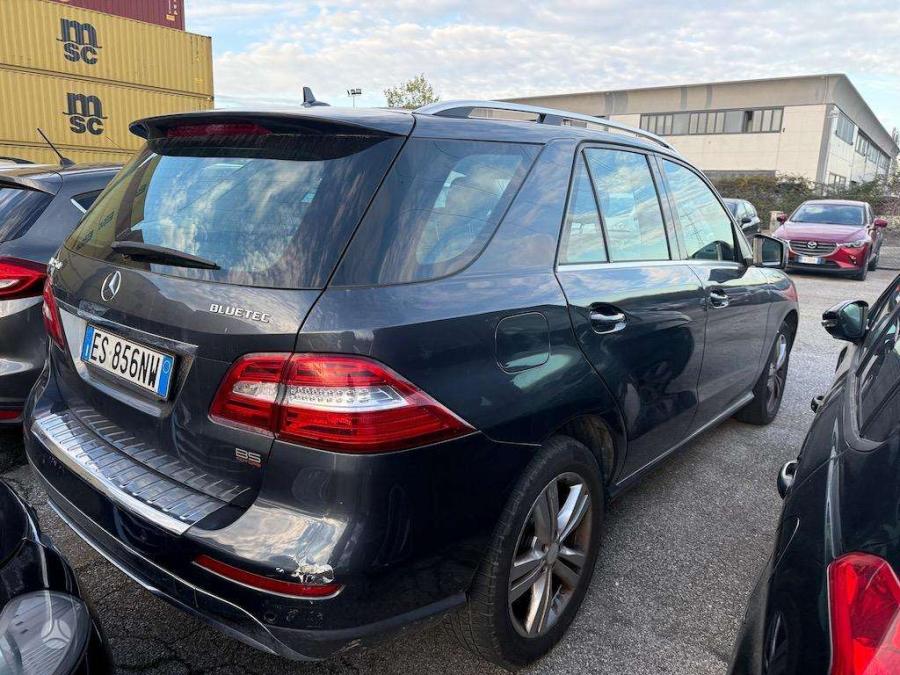 Pelēks Mercedes-Benz ML 250 2013 Šauļi, ar dzinēja tilpumu 2.14 L un nobraukumu 290 tūkst. km par 7900 €, foto 5 vietnē AUTOMOTO.COM.LV