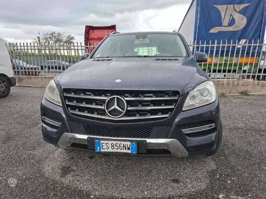 Pelēks Mercedes-Benz ML 250 2013 Šauļi, ar dzinēja tilpumu 2.14 L un nobraukumu 290 tūkst. km par 7200 €, foto 1 vietnē AUTOMOTO.COM.LV