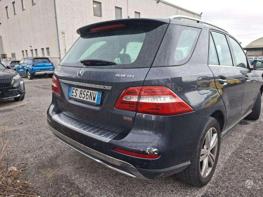 Pelēks Mercedes-Benz ML 250 2013 Šauļi, ar dzinēja tilpumu 2.14 L un nobraukumu 290 tūkst. km par 7200 €, foto 2 vietnē AUTOMOTO.COM.LV